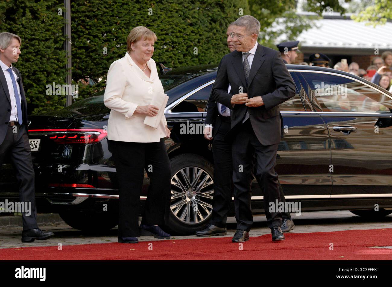 Angela Merkel mit Ehemann Joachim Sauer bei der Eröffnung der 113 ...