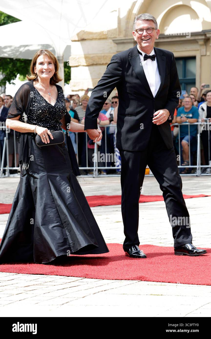 Wolfram Weimer mit Ehefrau Christiane Goetz-Weimer bei der Eröffnung ...