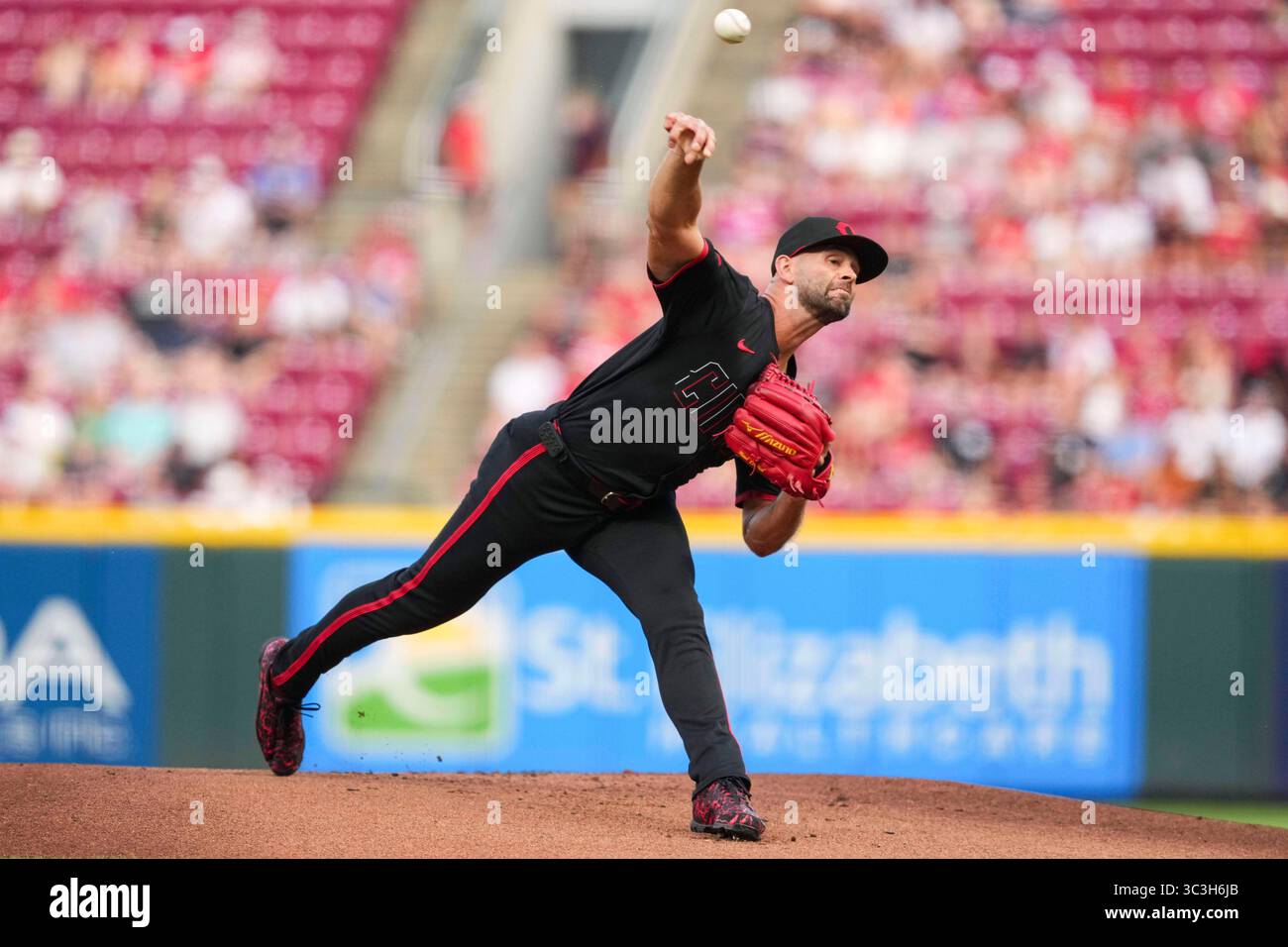 Cincinnati Reds pitcher Nick Martinez throws during the first inning of ...