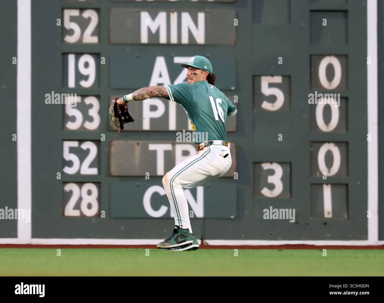 Boston Red Sox outfielder Jarren Duran (16) fields a ball during the ...
