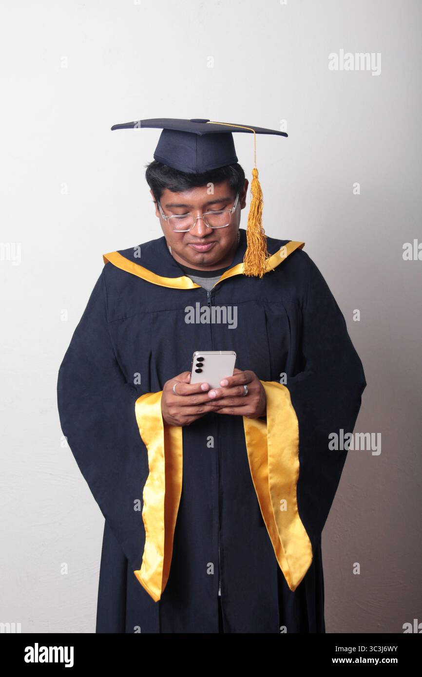 Graduate prom hi-res stock photography and images - Alamy