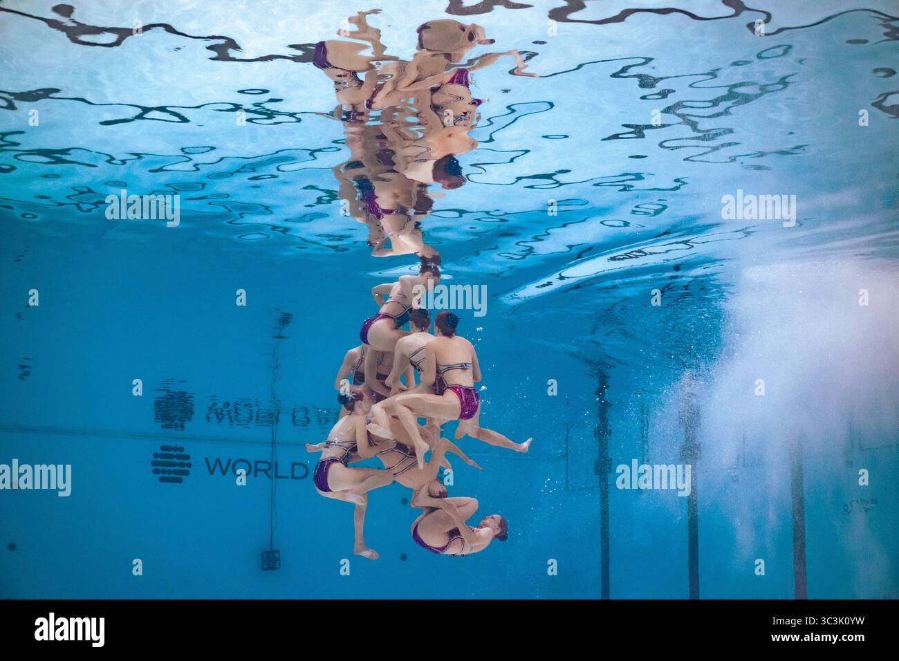 (250726) -- SINGAPORE, July 26, 2025 (Xinhua) -- Team France perform ...