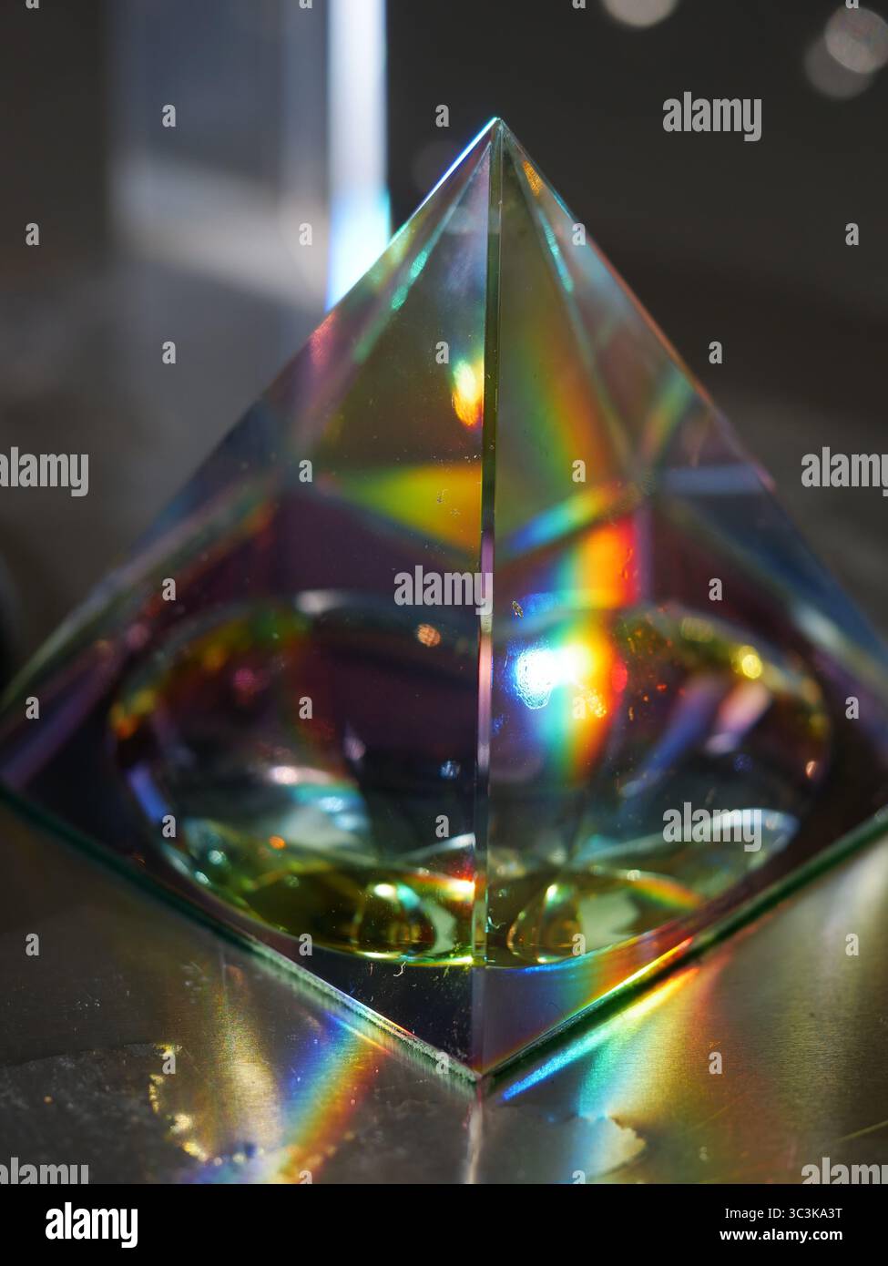 Glass pyramid prism light hi-res stock photography and images - Alamy