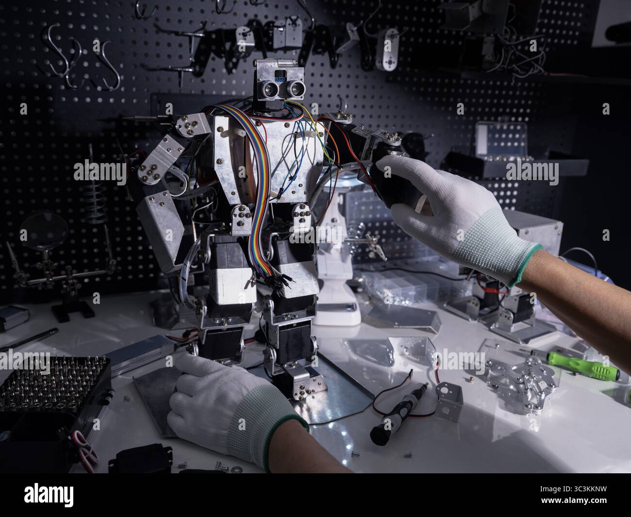 Repair the robot on the workbench Stock Photo - Alamy