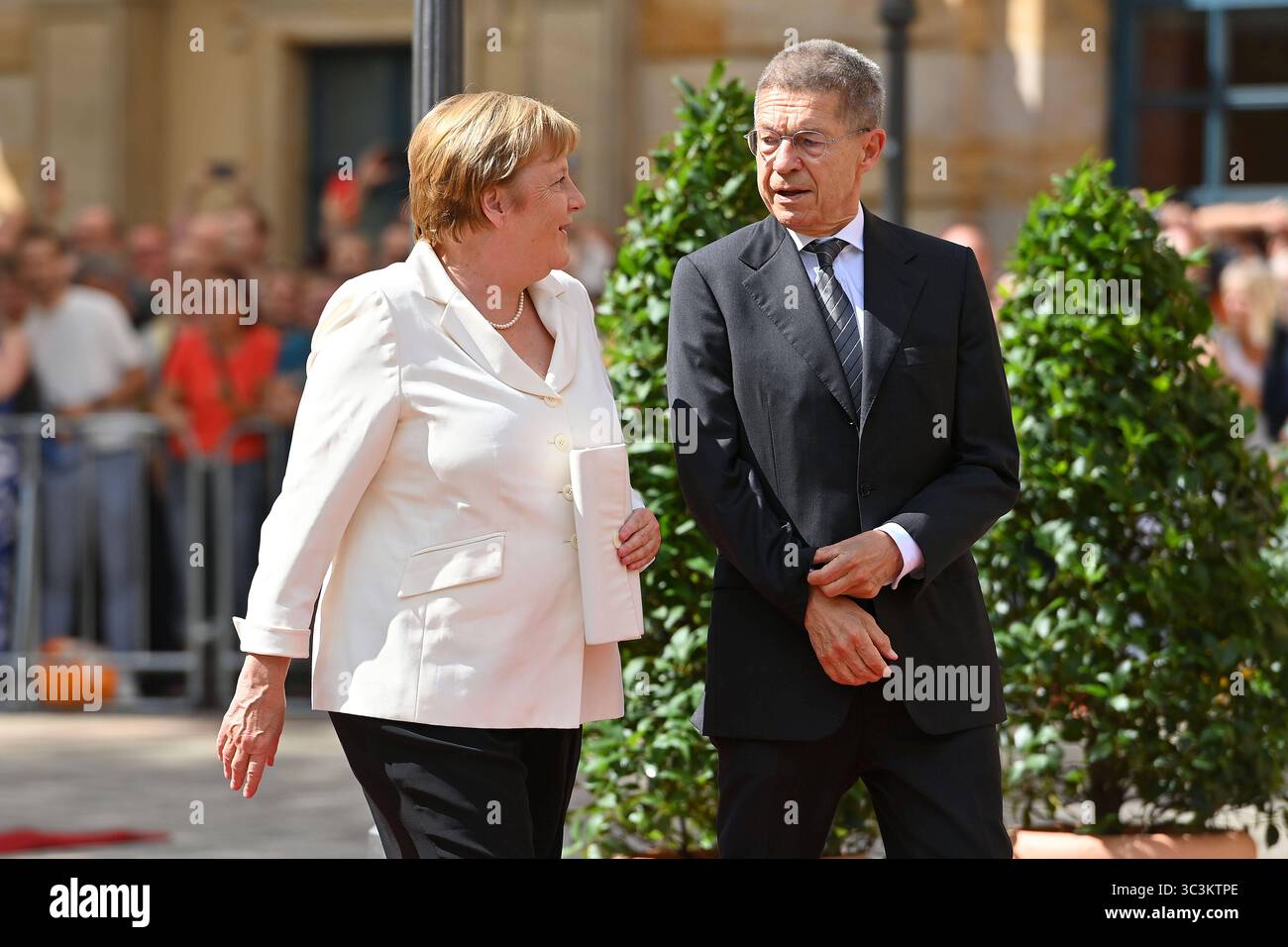 Angela MERKEL mit Ehemann Joachim SAUER Eroeffnung der Bayreuther ...
