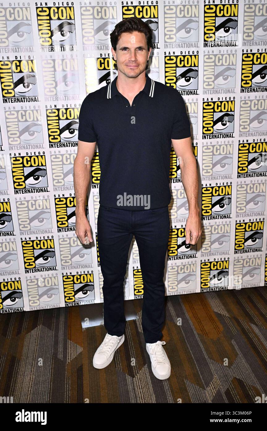 Robbie Amell beim Photocall zur Amazon Prime Video Serie Upload auf der ...