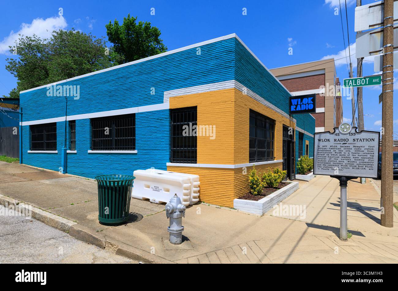 Radio station studios hi-res stock photography and images - Alamy