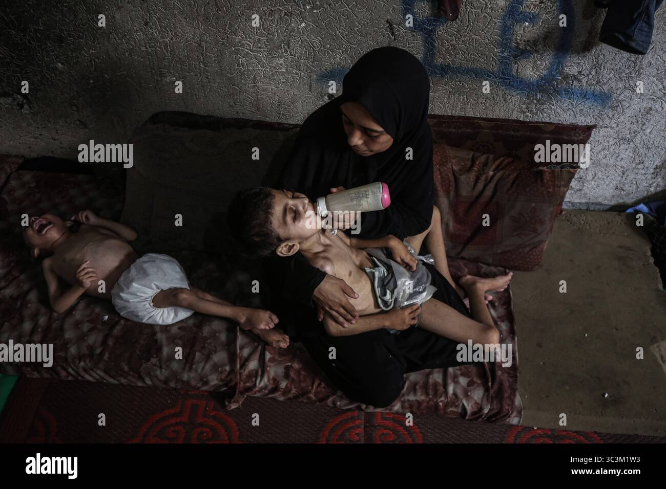 The two brothers, Youssef Abdel Rahman Matar 6 years old and Amir Abdel ...