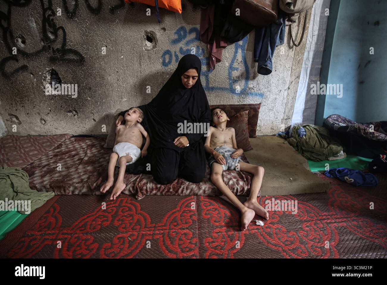 The two brothers, Youssef Abdel Rahman Matar 6 years old and Amir Abdel ...