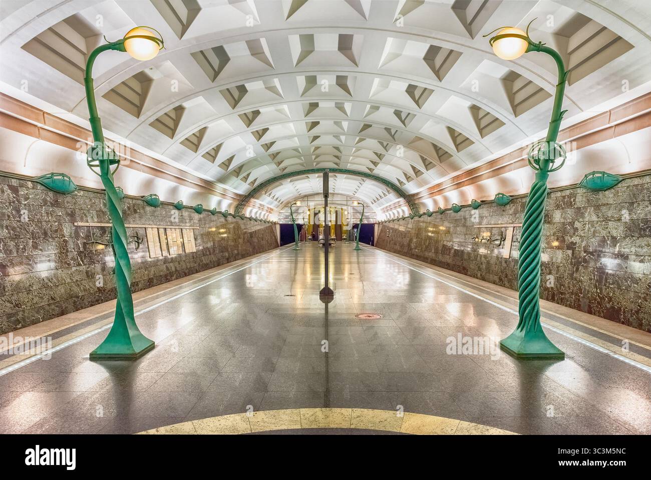 Slavyansky bulvar subway station hi-res stock photography and images ...