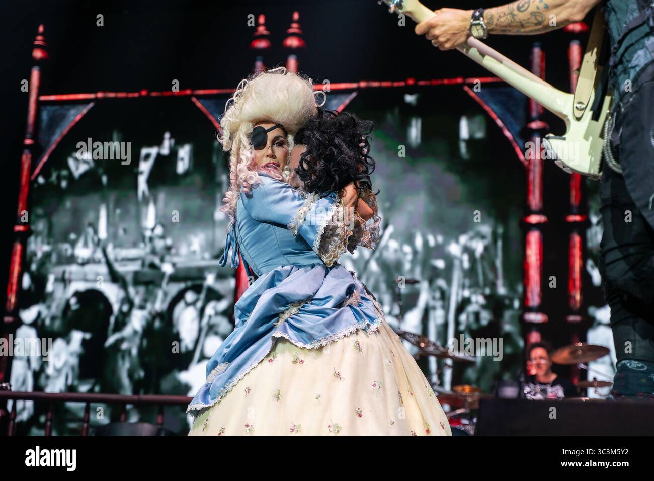 Sheryl Cooper seen performing live on stage at the O2 Stock Photo - Alamy