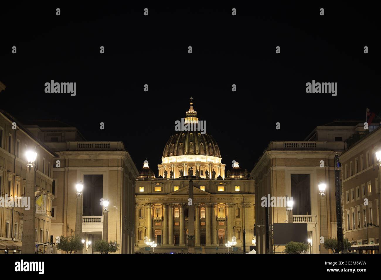 St. Peter’s Basilica lit up at night in Vatican City, Rome, Italy ...