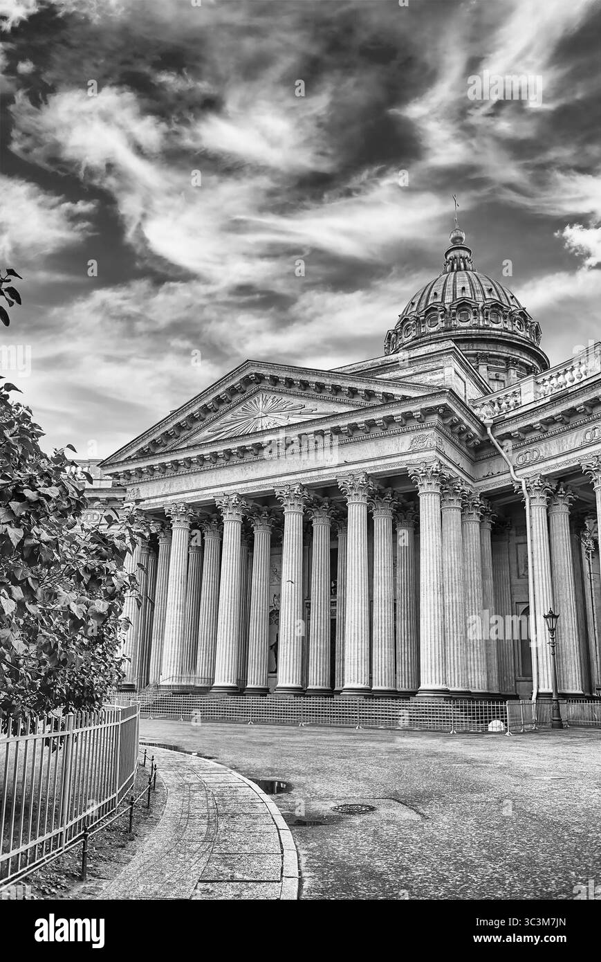 The iconic facade and colonnade of Kazan Cathedral, one of the main ...