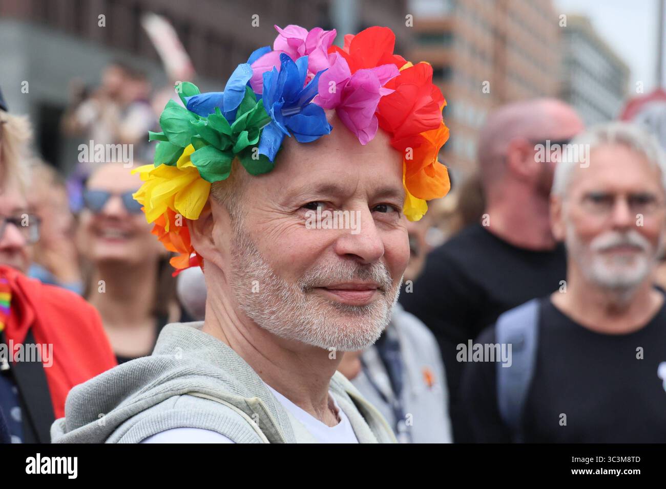 Menschen bei der CSD Demonstration in Berlin am 26. Juli 2025. CSD 2025 ...