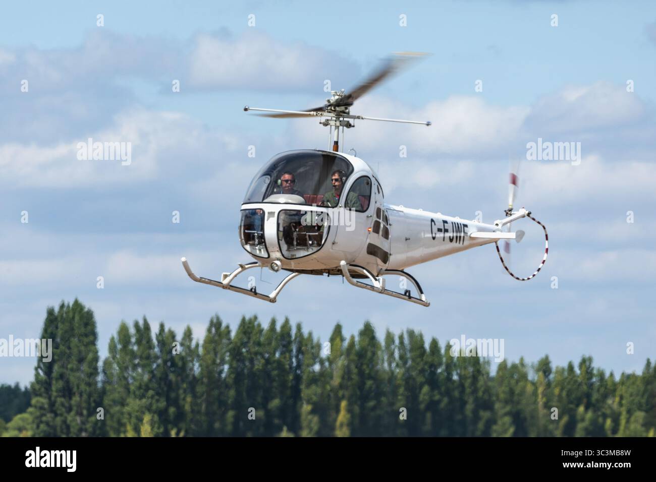 Bell-47 H-1, arriving at the 2025 Royal International Air Tattoo Stock ...