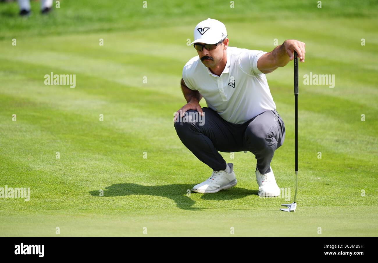 Cameron Tringale of HyFlyers GC lines up a putt at JCB Golf and Country ...