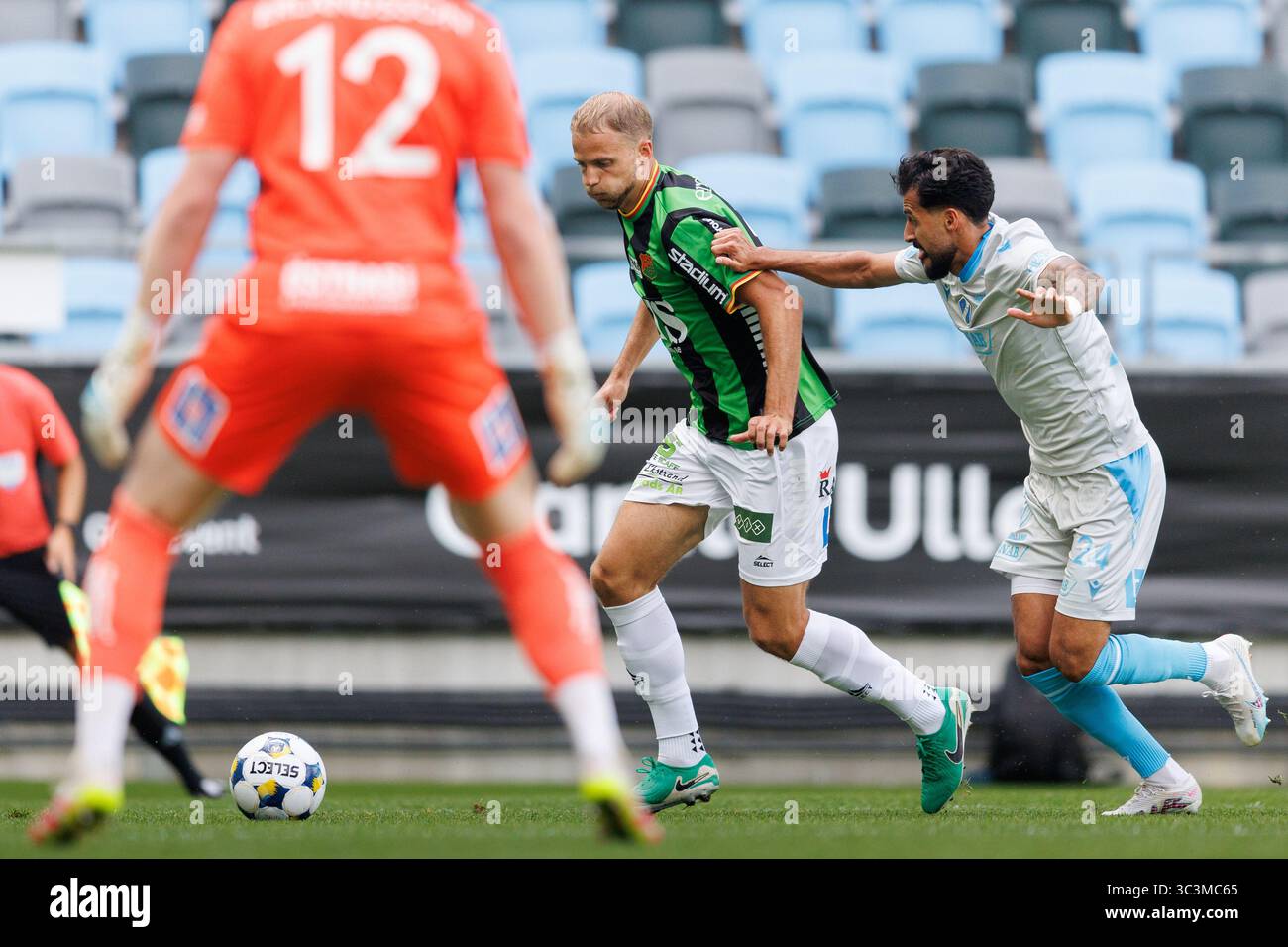 250726 GAIS Gustav Lundgren och Halmstads Rami Kaib under ...