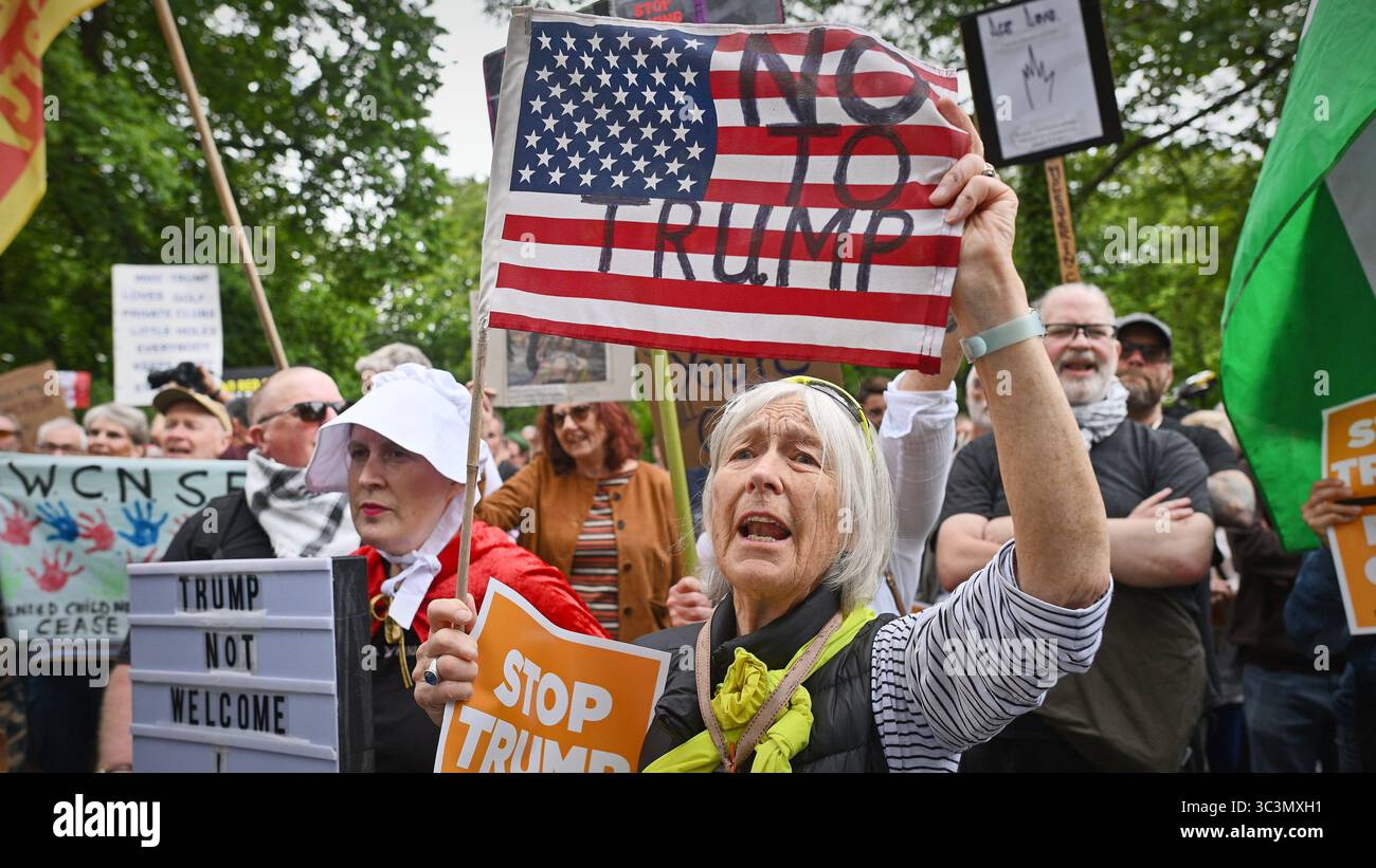 Edinburgh Scotland, UK 26 July 2025. Anti Donald Trump rally at the US ...