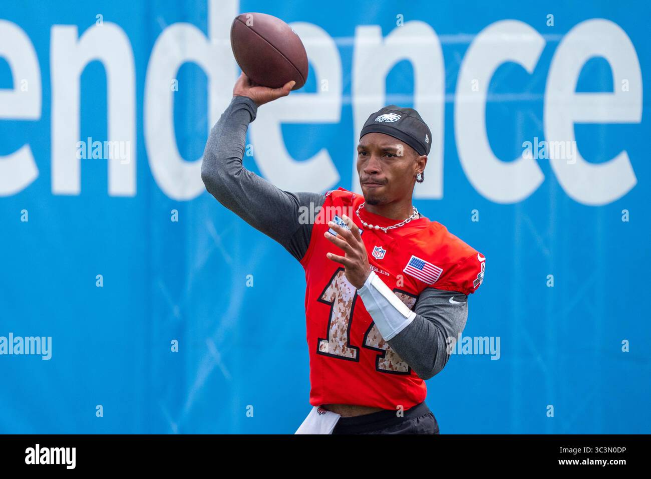 Philadelphia Eagles' Dorian Thompson-Robinson throws the ball during ...