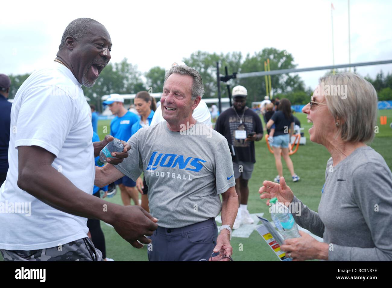 Former Detroit Lions player Lomas Brown, left, greets owner Sheila Ford ...