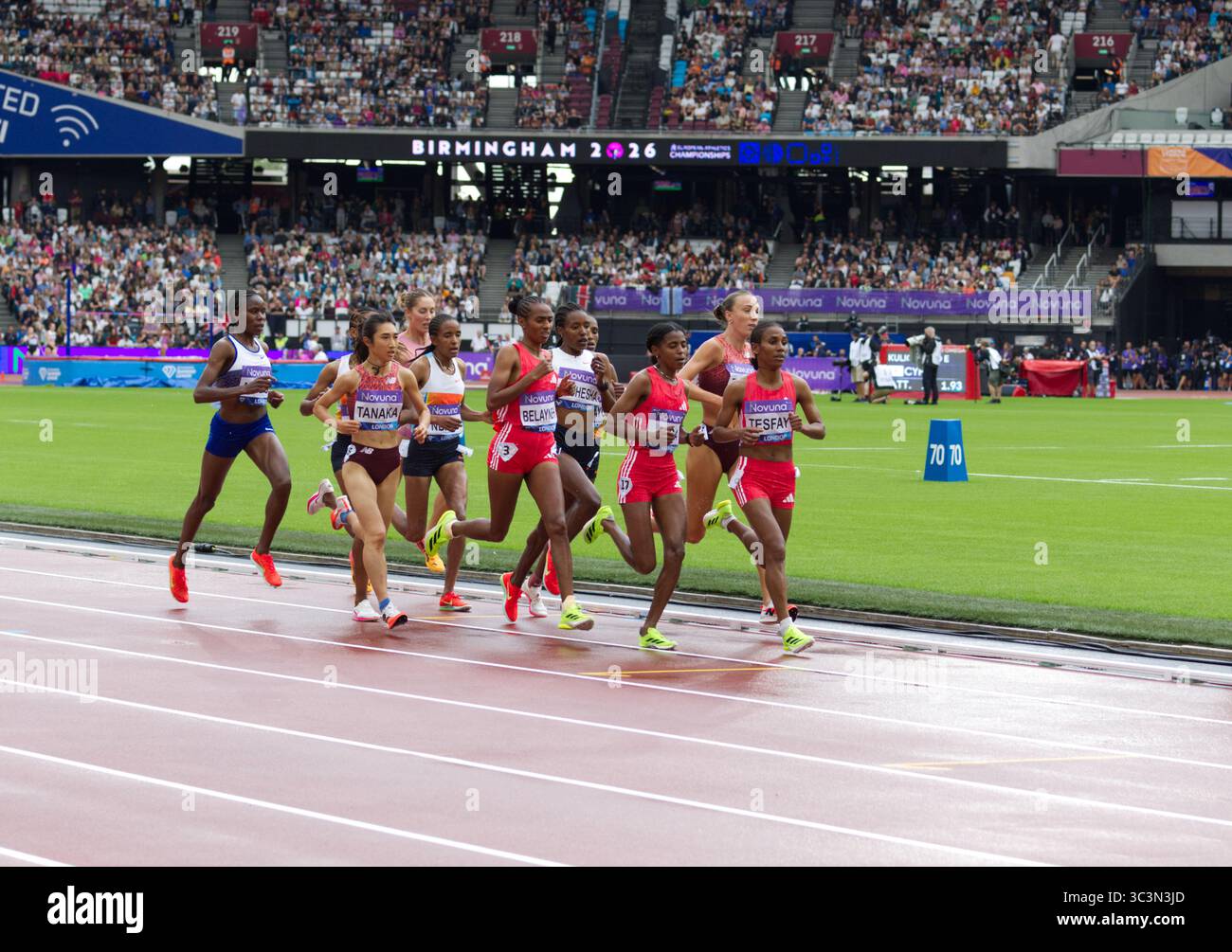 Fotyen Tesfay leads the field in the women's 5000m at the Diamond ...