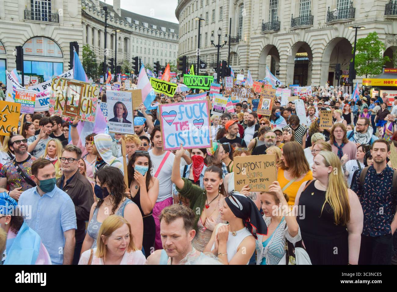 London, UK. 26th July 2025. Participants pass through Piccadilly Circus ...