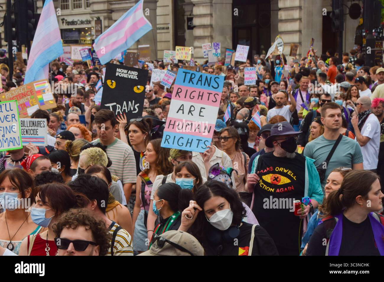London, UK. 26th July 2025. Participants pass through Piccadilly Circus ...
