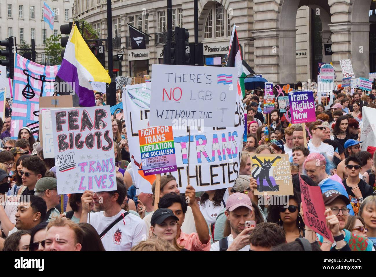 London, UK. 26th July 2025. Participants pass through Piccadilly Circus ...