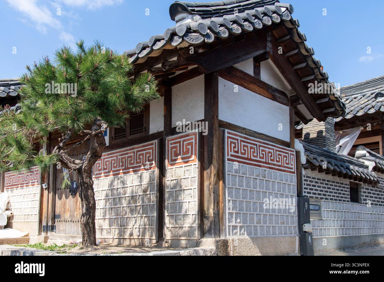 Restored hanok hi-res stock photography and images - Alamy
