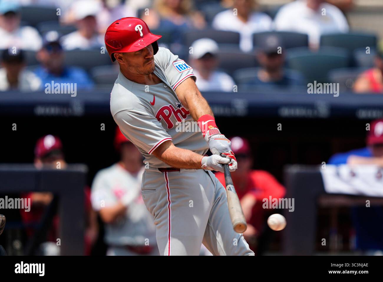 Philadelphia Phillies' J.T. Realmuto (10) hits a single during the ...