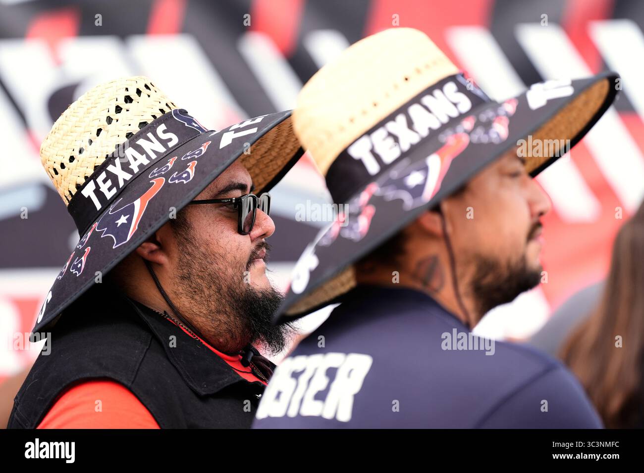 Fans wait for Houston Texans players during Back Together Weekend at ...