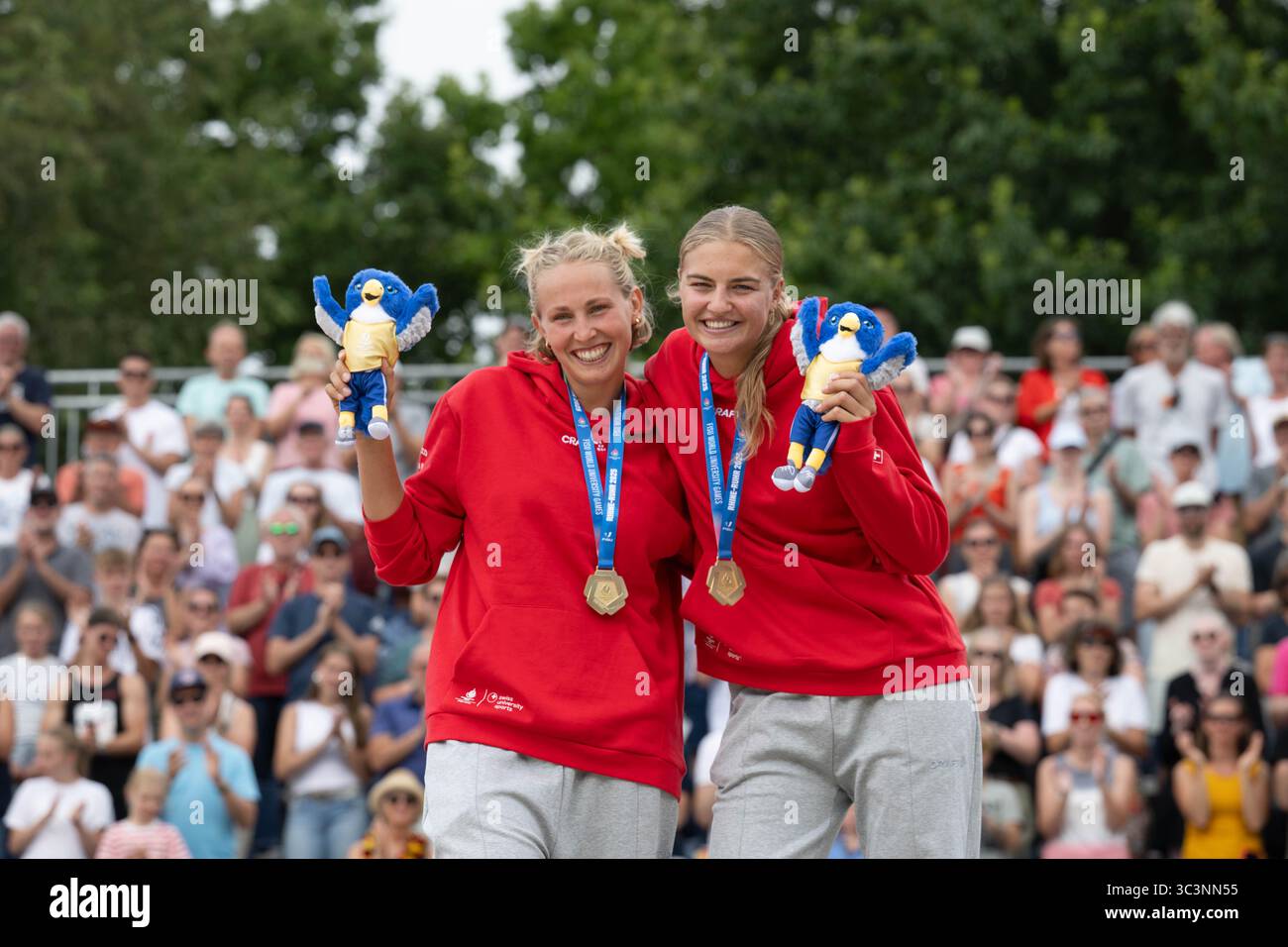 Menia Bentele ( SUI ), Annique Niederhauser ( SUI ); FISU World ...