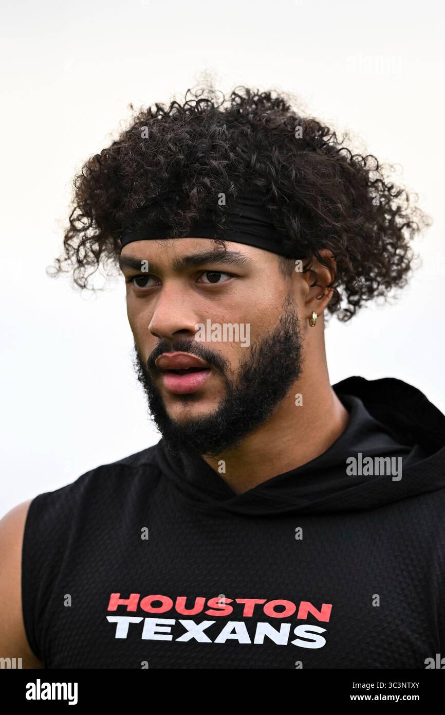 Houston Texans wide receiver Xavier Hutchinson (19) walks in prior to ...