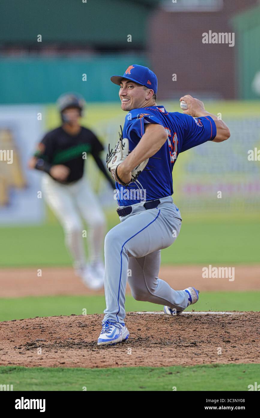 Greensboro, NC: Brooklyn Cyclones pitcher Ben Simon (51) delivers a ...