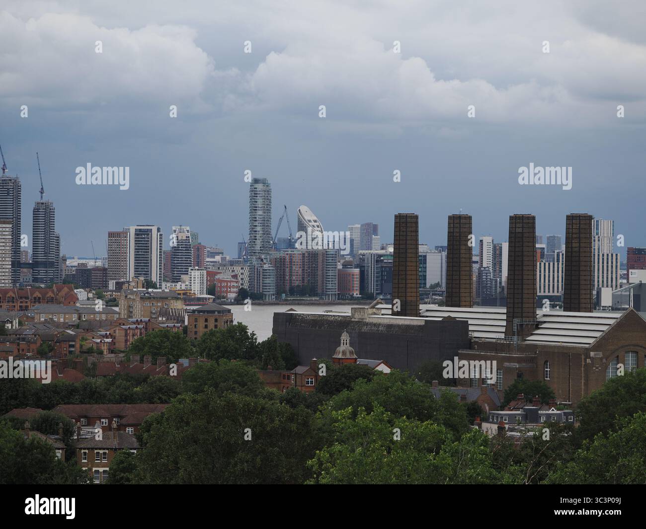 Greenwich, London, UK. 26th July, 2025. UK Weather: overcast skies ...