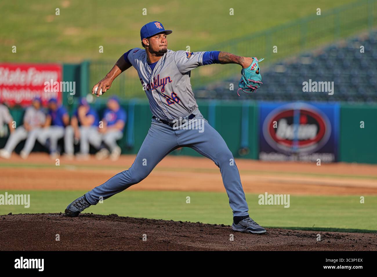 Greensboro, NC: Brooklyn Cyclones pitcher Joel Díaz (26) warms up in ...