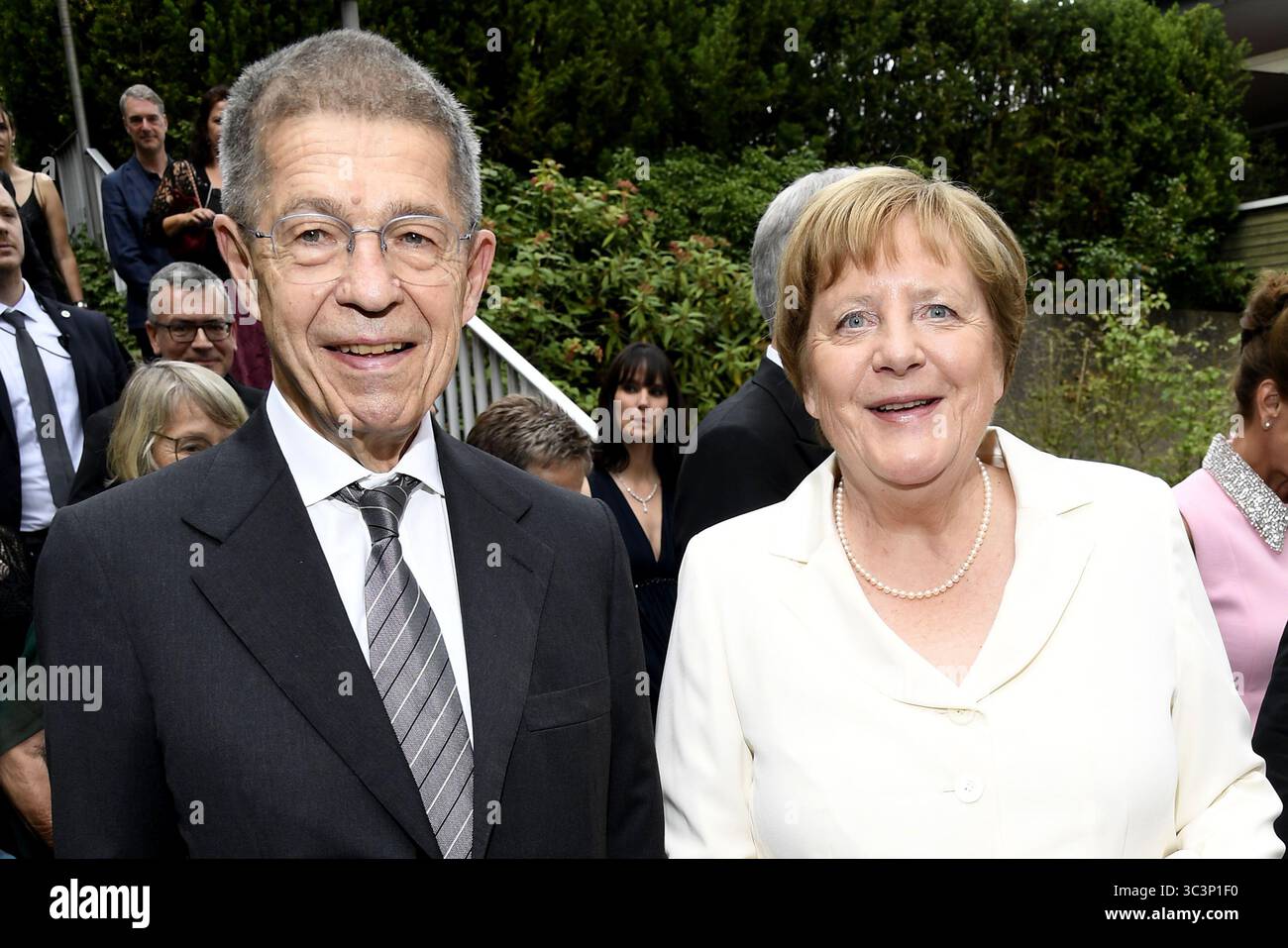 Angela Merkel und ihr Ehemann Joachim Sauer bei der Eroeffnung der ...