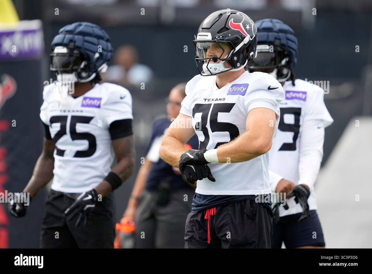 Houston Texans linebacker Jake Hansen (35) works out during Back ...