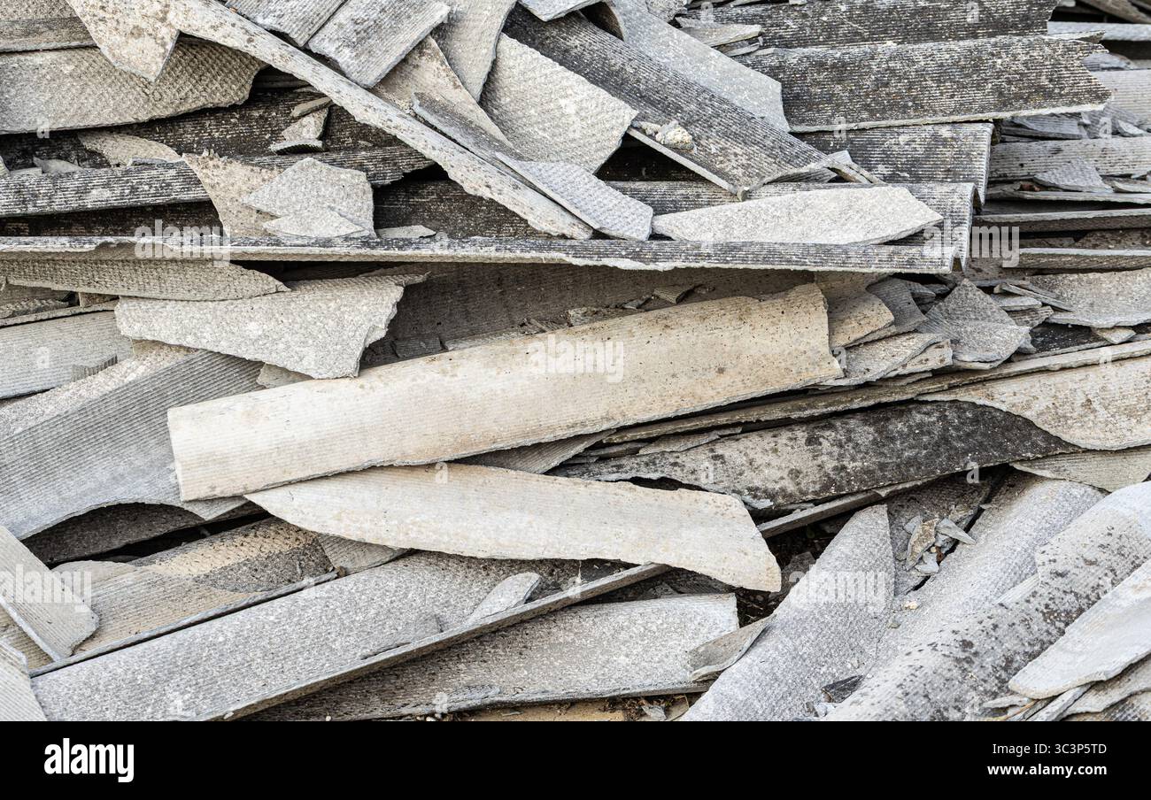 Hazardous asbestos roof tiles hi-res stock photography and images - Alamy