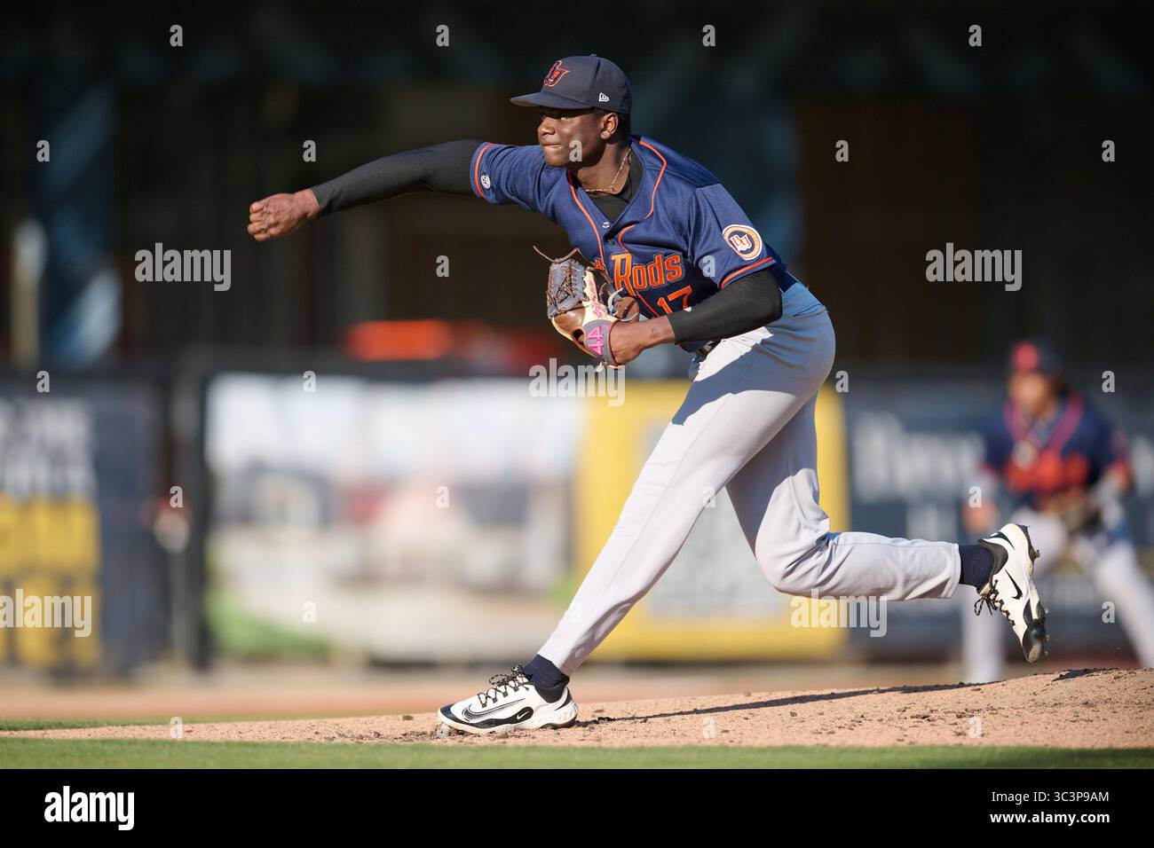 Bowling Green Hot Rods starting pitcher Gary Gill Hill (17) delivers a ...