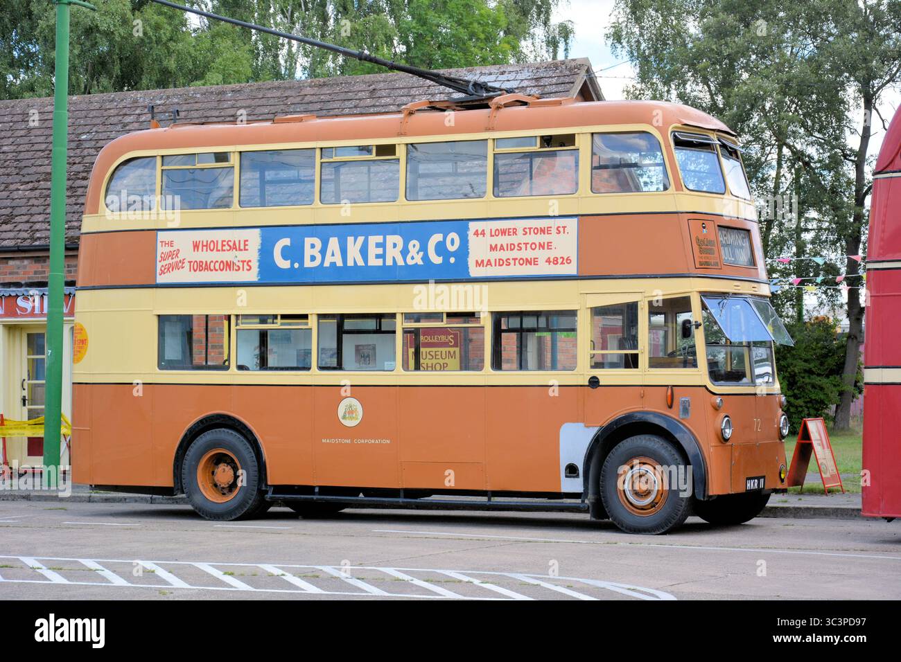 Hkr 11 was maidstones last trolleybus hi-res stock photography and ...
