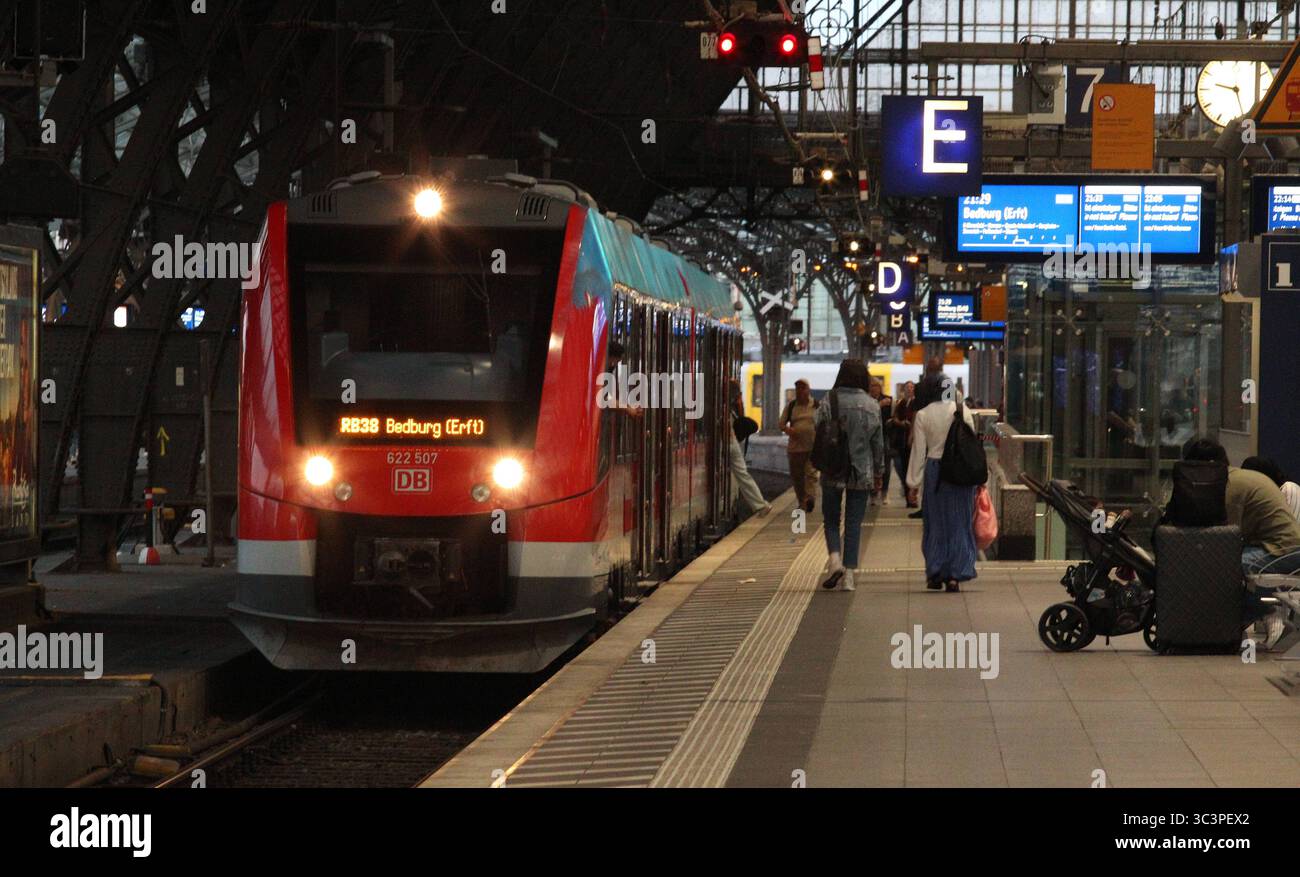 RECORD DATE NOT STATED Die Regionalbahn RB 38 in Richtung Bedburg ERFT ...