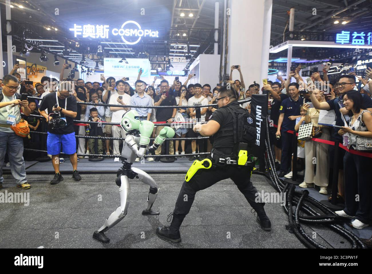 SHANGHAI, CHINA - JULY 26, 2025 - Audiences watched a boxing match ...