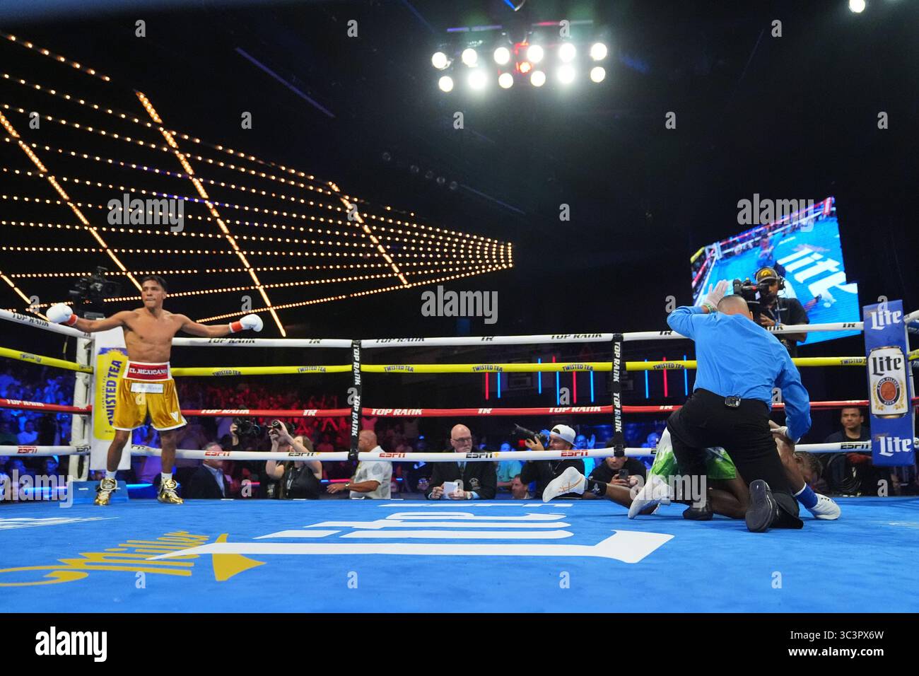 Emiliano Vargas, left, celebrates as the referee ends the fight with ...