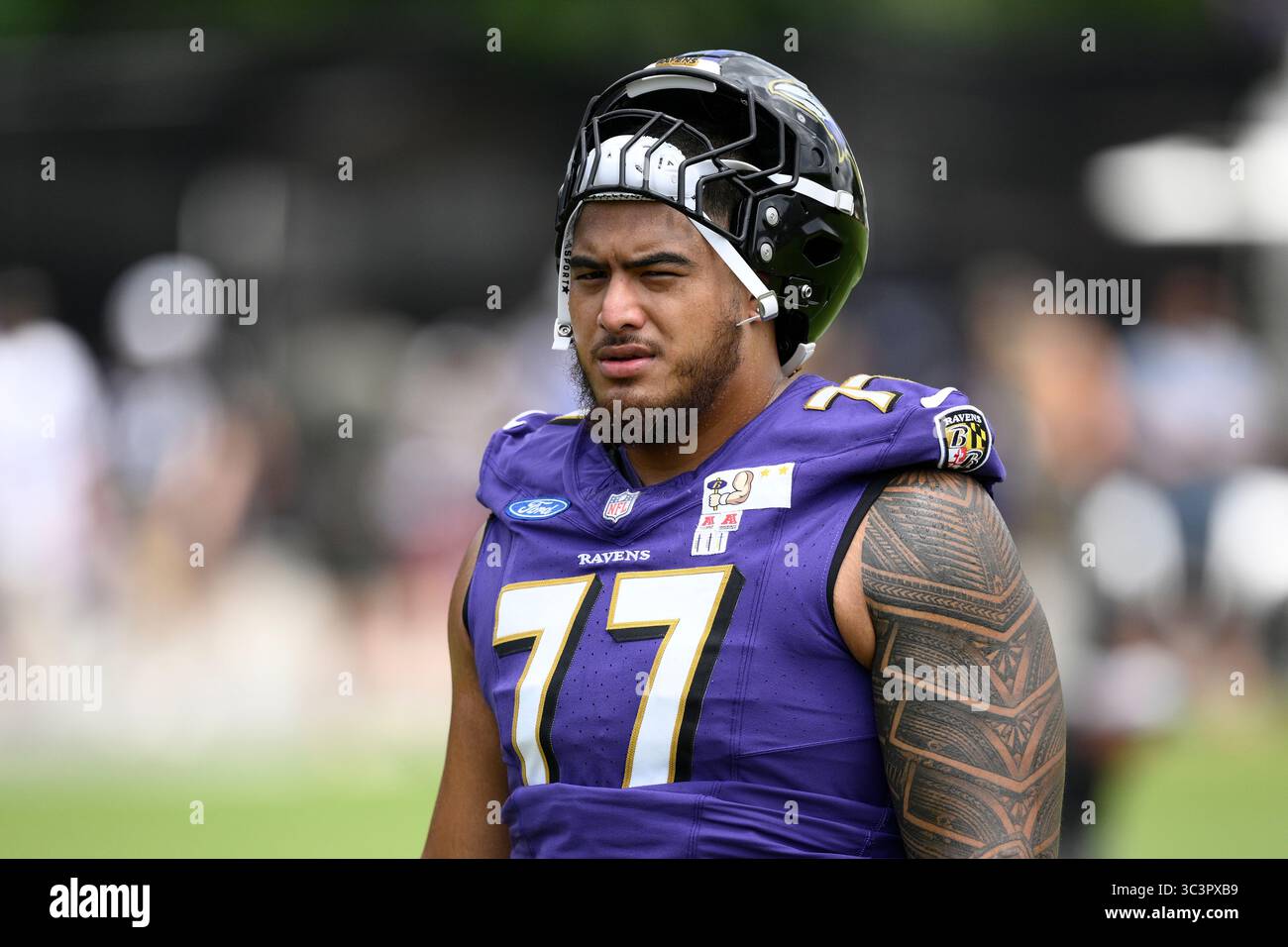 Baltimore Ravens guard Daniel Faalele (77) works out during practice at ...