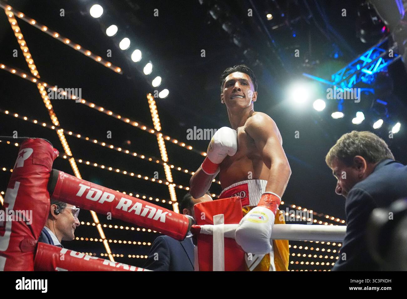 Emiliano Vargas celebrates after beating Ecuador's Alexander Espinoza ...