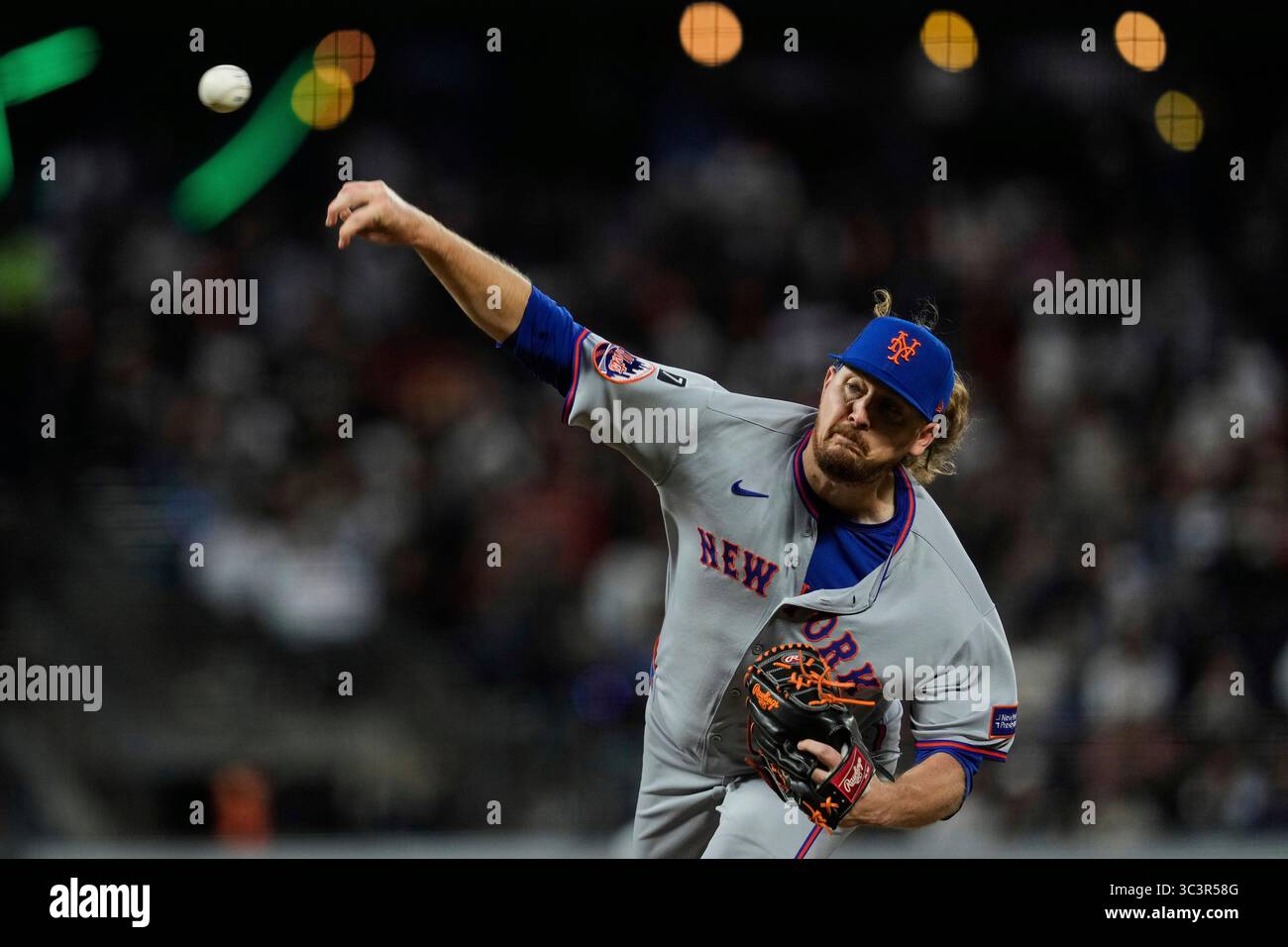 New York Mets pitcher Ryne Stanek throws to a San Francisco Giants ...