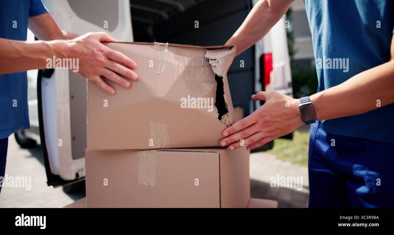Damaged shipment box hi-res stock photography and images - Alamy