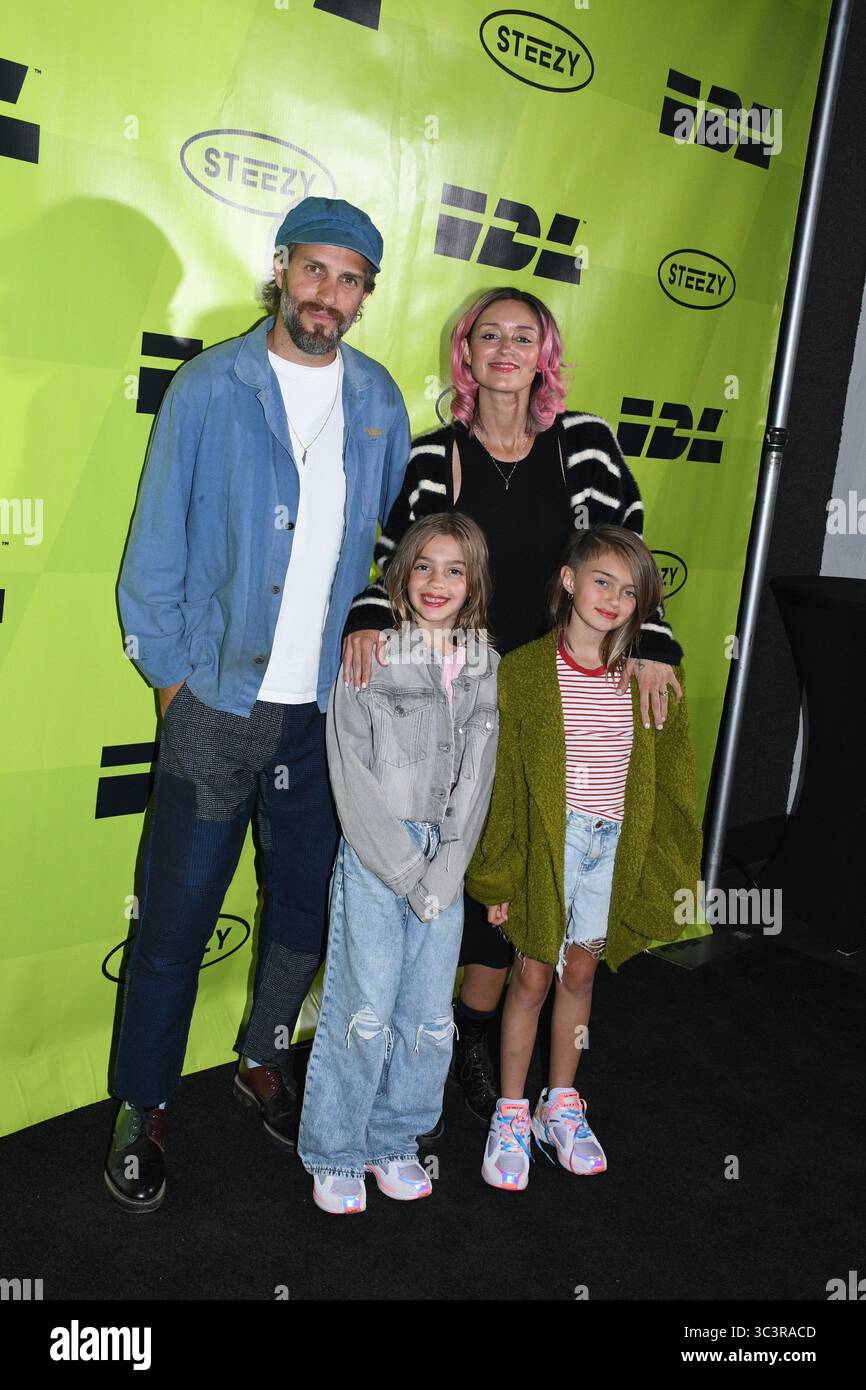 Los Angeles, California, USA Omer Levy and Caroline DÕAmore and her daughter Isabella Viking Alt ...