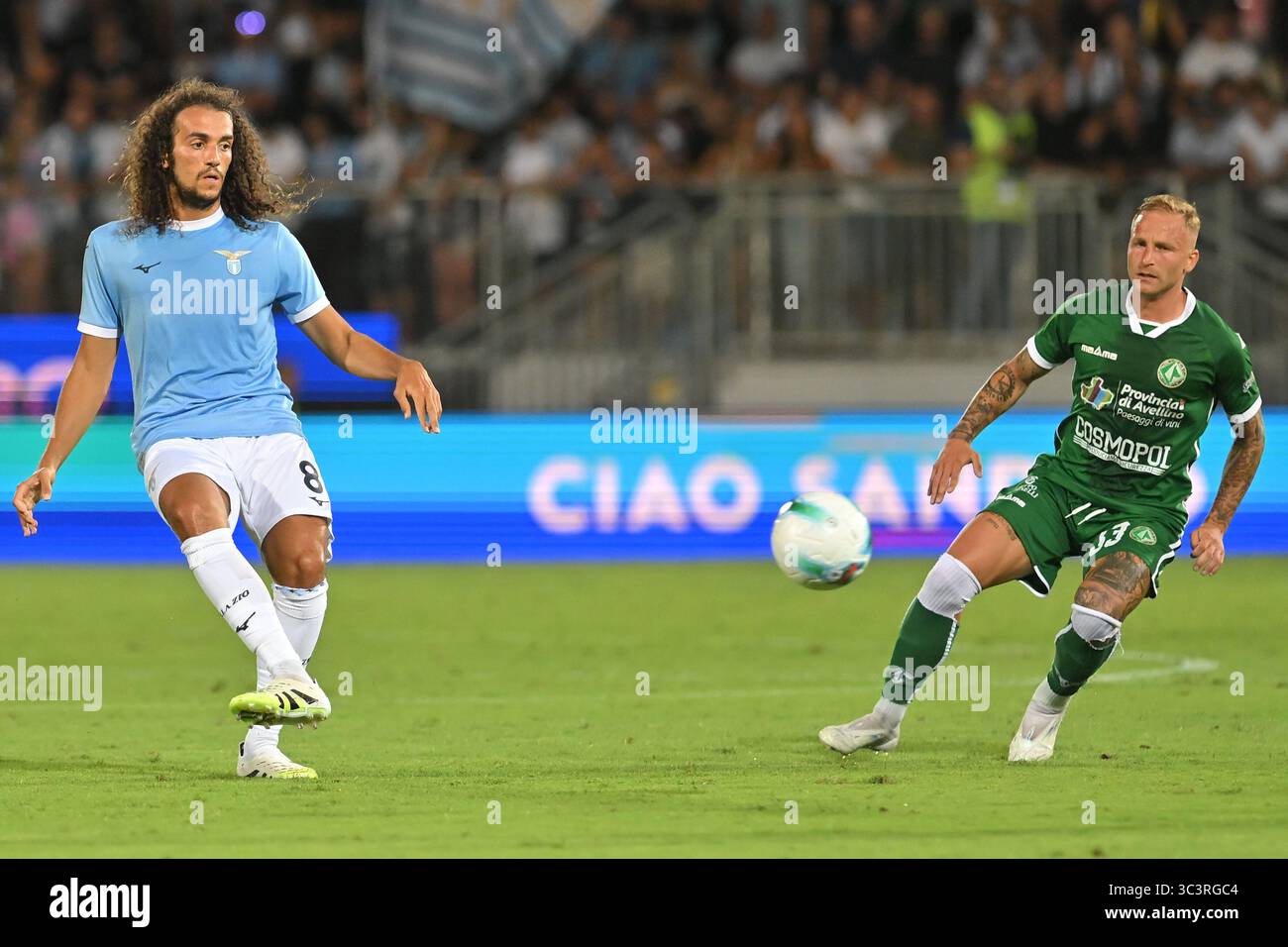 Linee bianche hi-res stock photography and images - Alamy